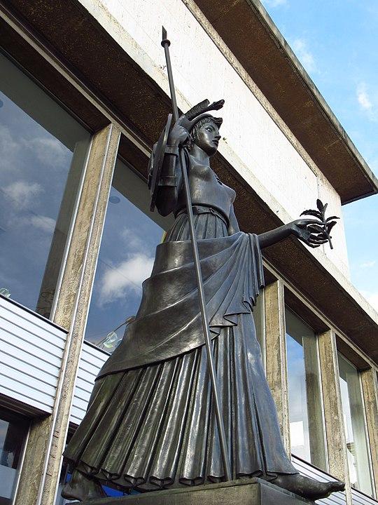 Mujeres que son monumentos: La Minerva de la Luis Ángel Arango | Mes de la Mujer